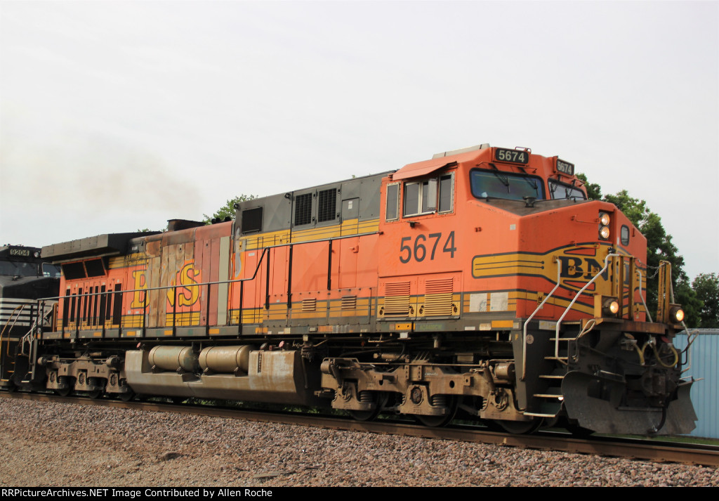 BNSF 5674